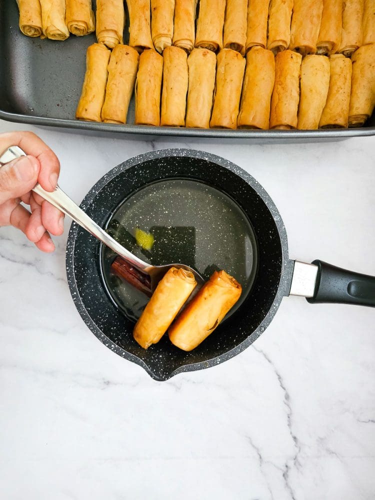 Baklava Rolls (Saragli) - mum's Greek recipes