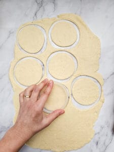 Mini Greek Cheese Pastries (Tiropitakia Kourou) - mum's Greek recipes